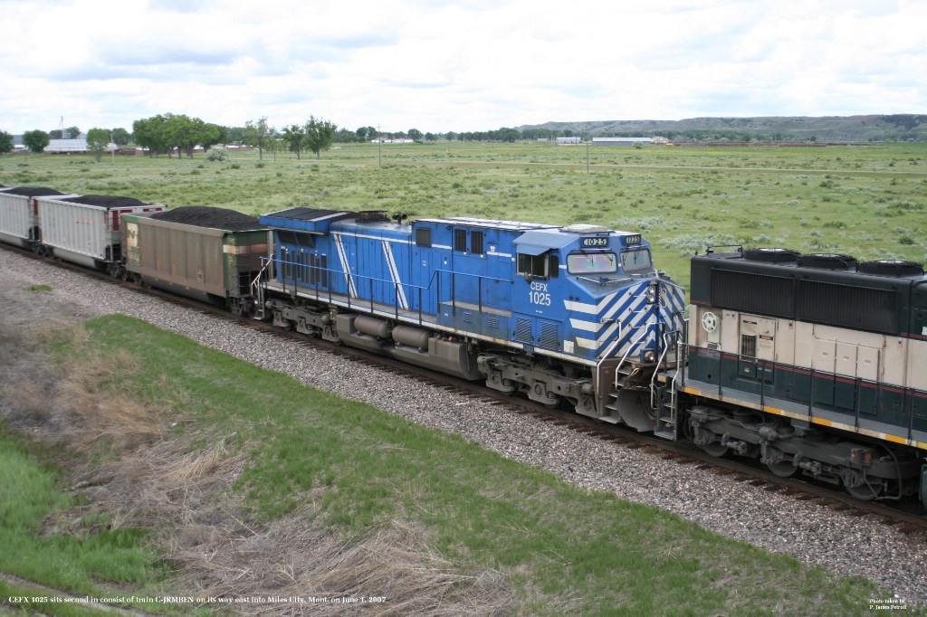 CEFX 1025 AC44CW second in consist